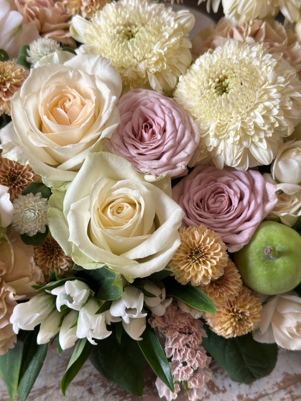 楽屋花 ボックスにやわらかな雰囲気でおまとめしたご出演祝い花・楽屋花公演・出演祝い|Sakaseru